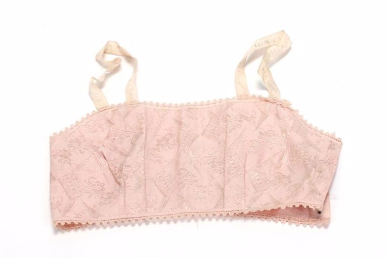 H Cup Breasts and Bra Size [Ultimate Guide] | TheBetterFit