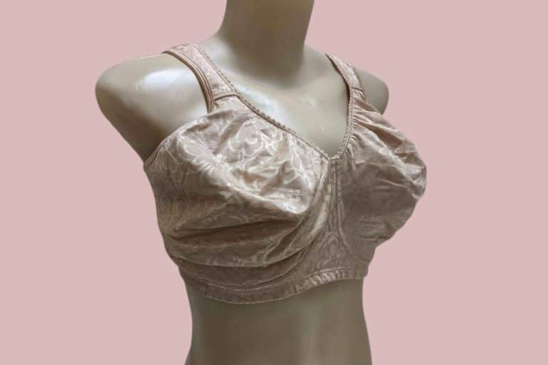 How Much Do G Cup Breasts Weigh? | TheBetterFit